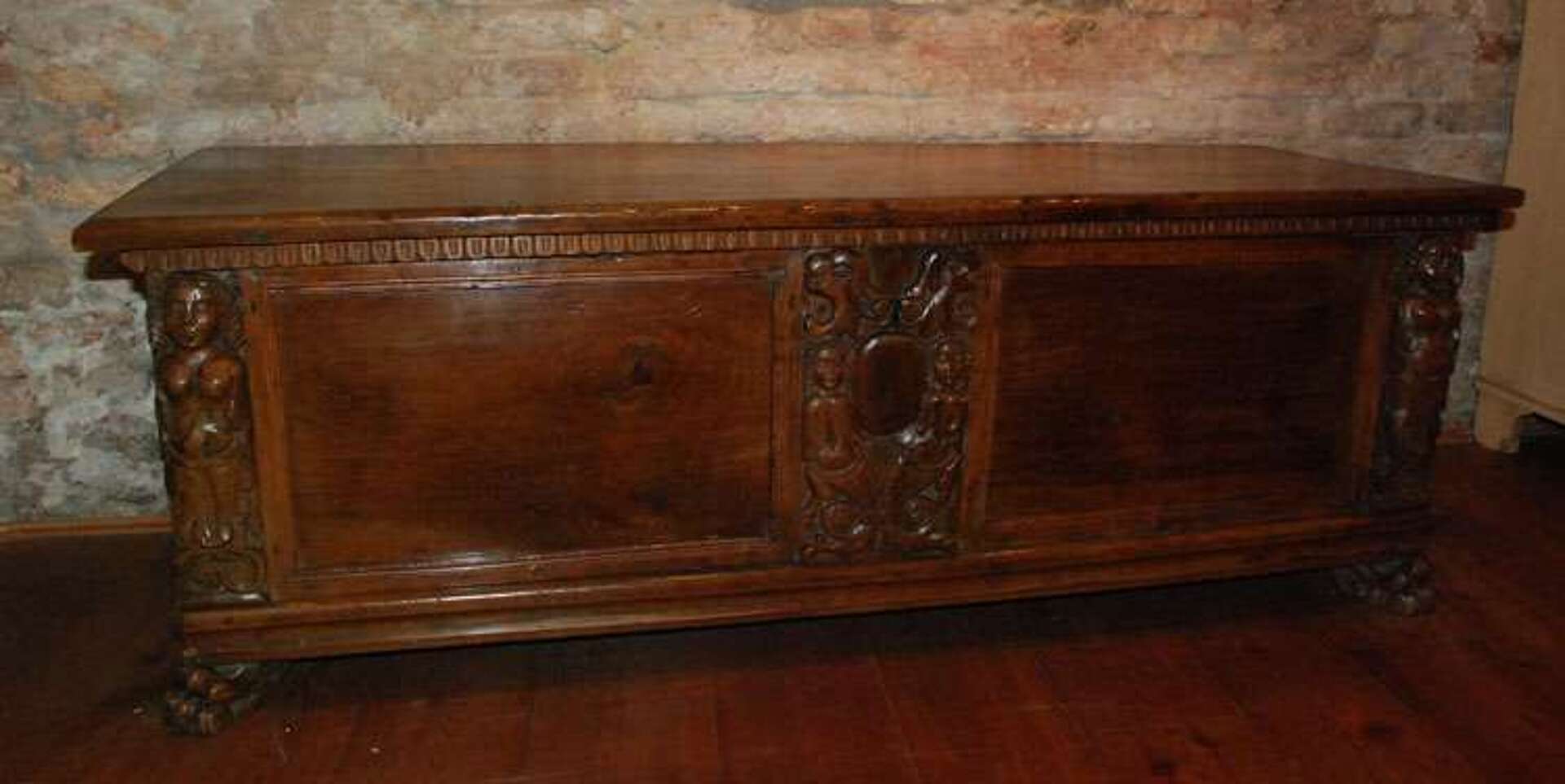 Walnut wood case | Chests